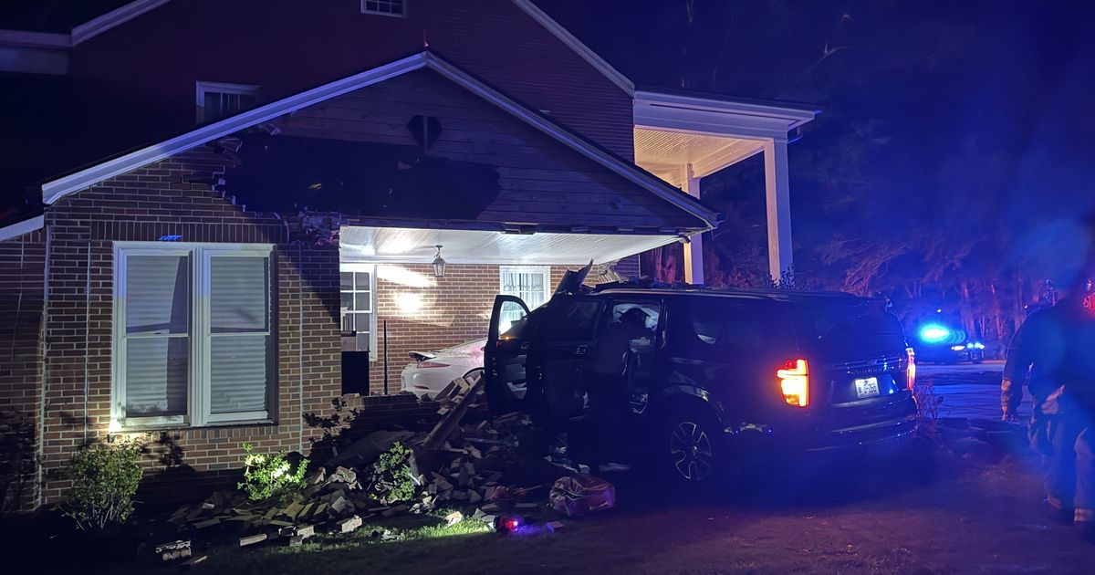 Driver charged with DWI after crash into historic Apex home :: WRAL.com