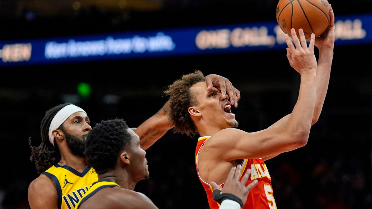 CJ McCollum scores 23 points and Hawks ride 17-0 second-half run to ...