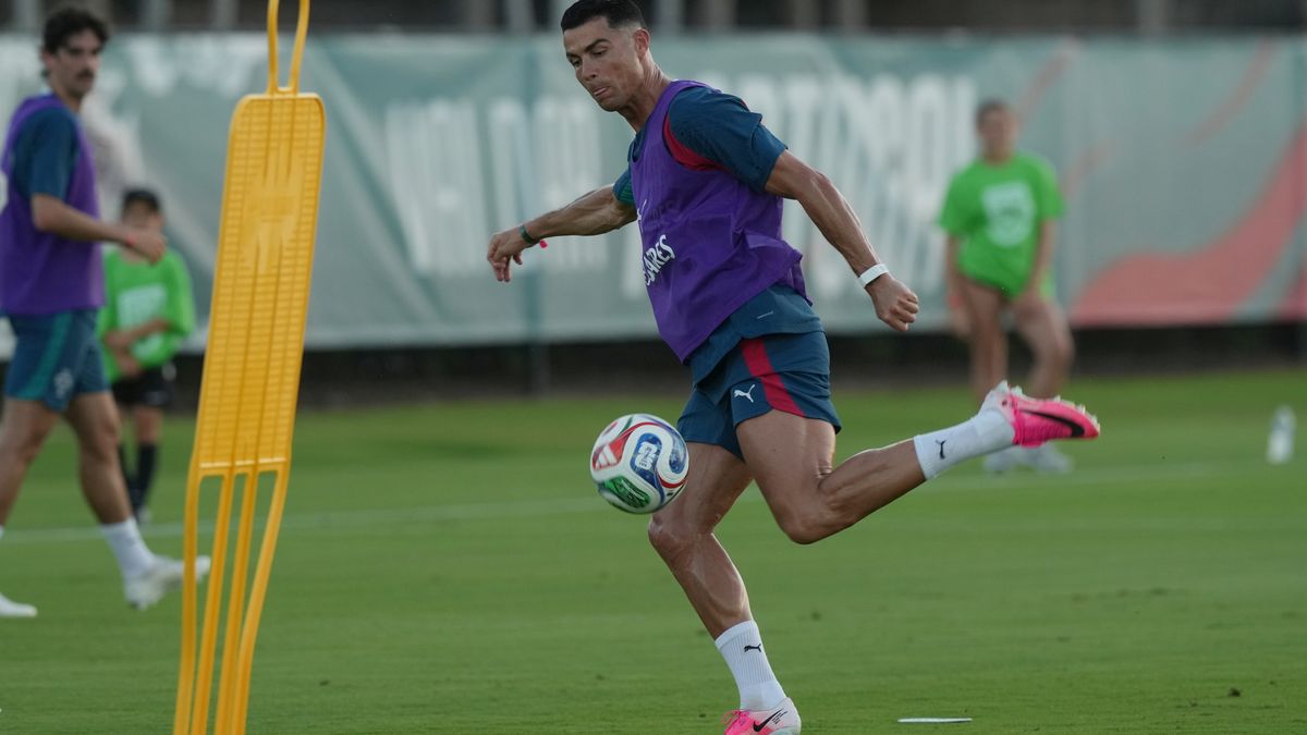 Portugal fans mixed on whether Ronaldo will help or hurt team’s World ...
