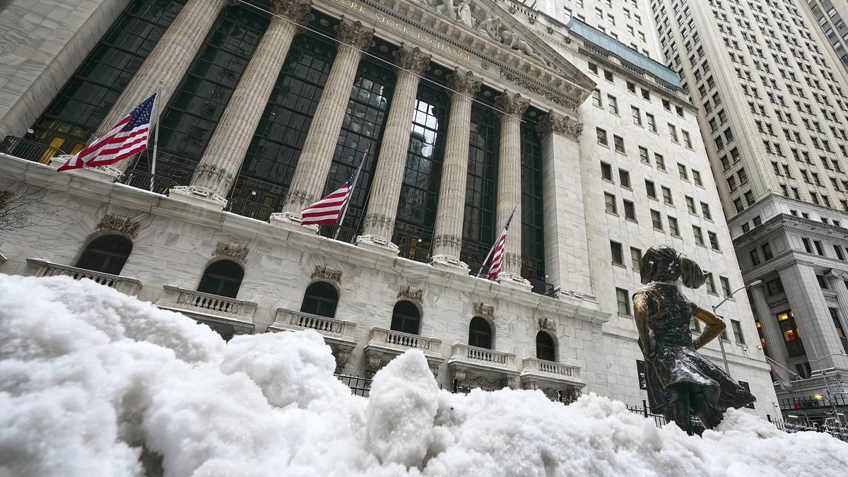 Tech stocks lead Wall Street higher while the US dollar stabilizes ...