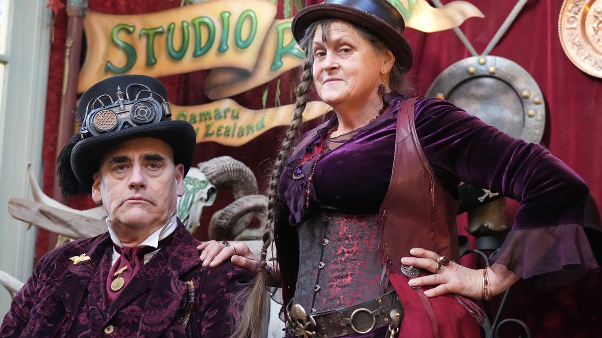Photos show airship captains and Victorian inventors flocking to a New ...