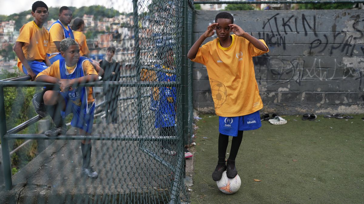 Brazilian players from a Rio de Janeiro favela find hope and ...