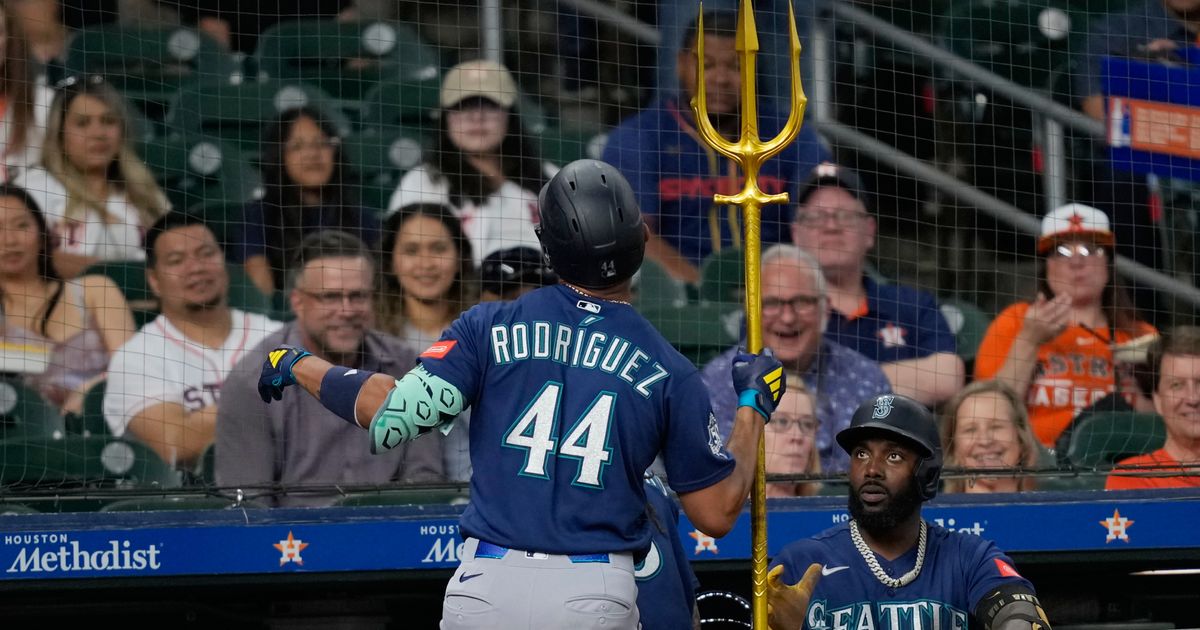 Rodríguez goes deep as the Mariners extend a franchise-record 8-game ...