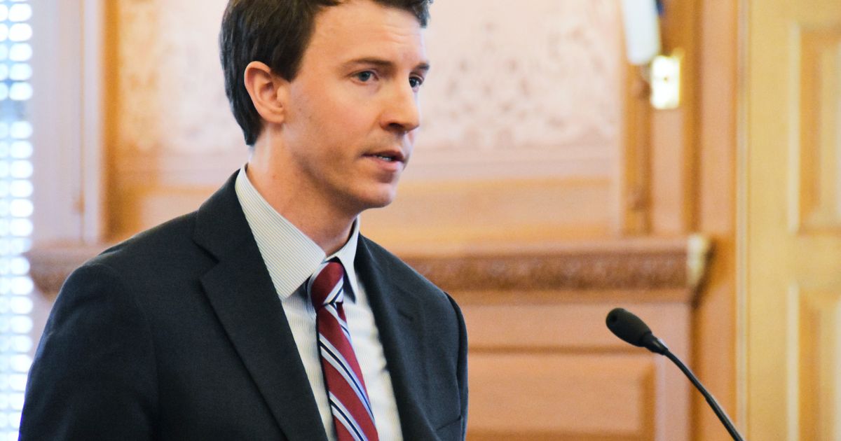 'Time to stick out your neck,' college CEO tells schools on contract ...