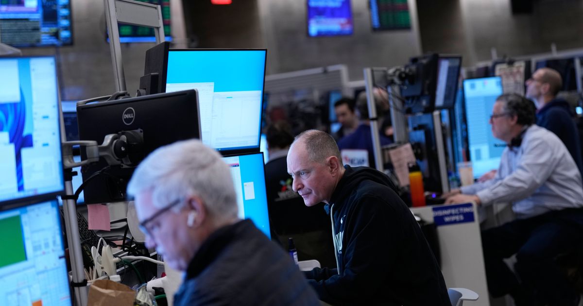 US stocks drift lower as Wall Street shows some concern about the White ...