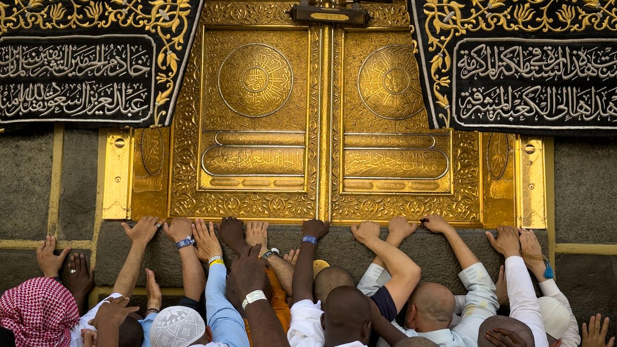 Photos show Muslim pilgrims in Mecca as annual Hajj pilgrimage ends ...