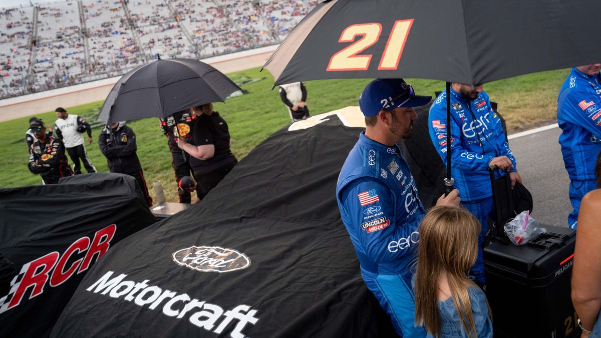 Rain delays the start of NASCAR's Cup Series race at Nashville ...