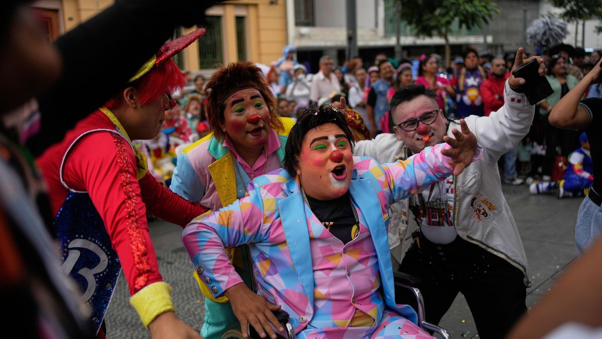 Clown Day in Peru, violence in Colombia and other top photos from Latin ...