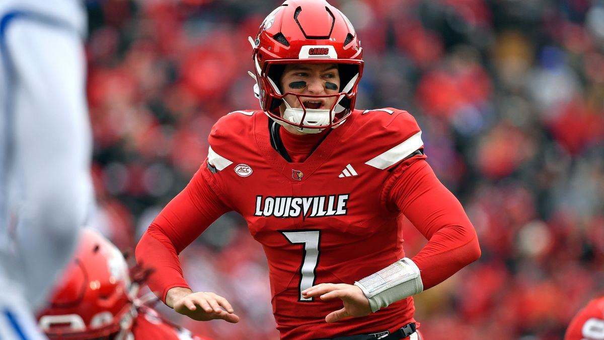 Miller Moss throws for 2 TDs, Louisville holds off Toledo 27-22 in Boca ...