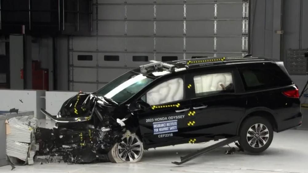 Some new minivans spinning their wheels when it comes to passenger safety
