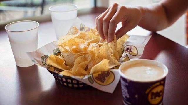 moes queso cup
