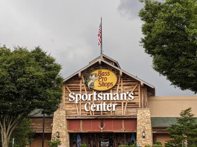 Free photo with Santa at Bass Pro Shops & Cabela's