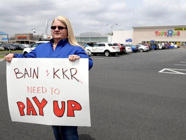 Toys 'R' Us employees protest lack of severance pay