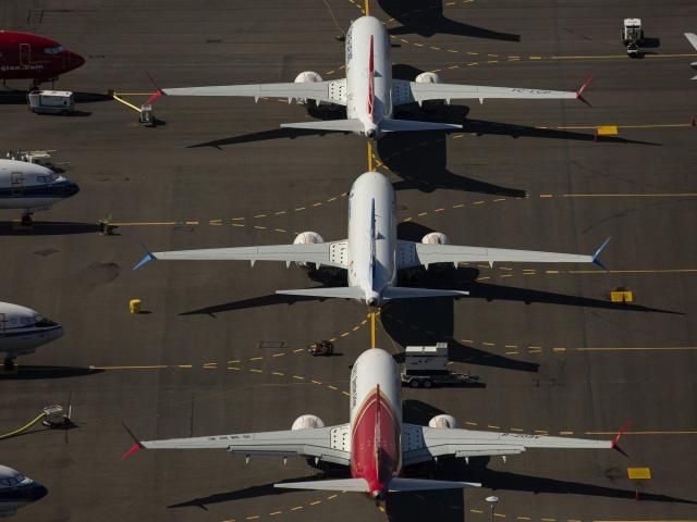 Dow sinks 250 points as Boeing's stock tanks