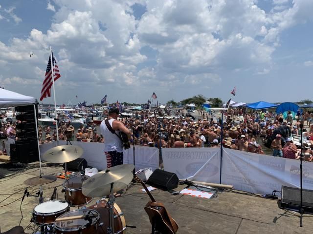 Hundreds attend Bogue Banks concert on Fourth of July