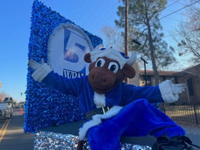 Santa welcomed by firetruck and sirens at Durham Holiday Parade: 5 ...