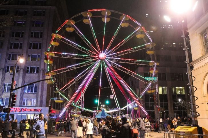 Singing trolley rides, moveable plays, neon putt putt: First Night ...