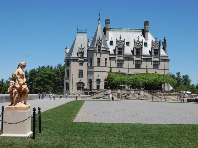 Travis Kelce's mom visits Biltmore Estate in Asheville
