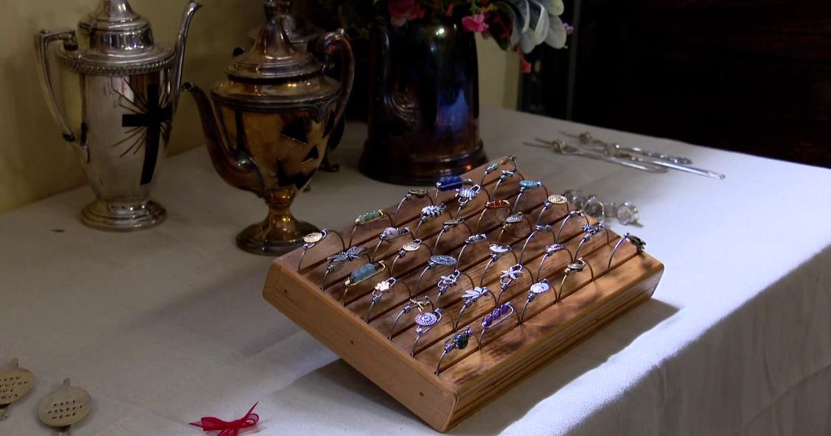 Crafty couple turns bike parts into ornaments for home and body :: WRAL.com