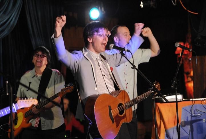 Kindie rock star Justin Roberts to bring his songs about classic ...