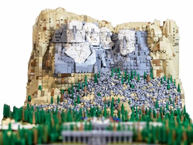 Check out this 22,000 Lego brick version of Mount Rushmore to be ...