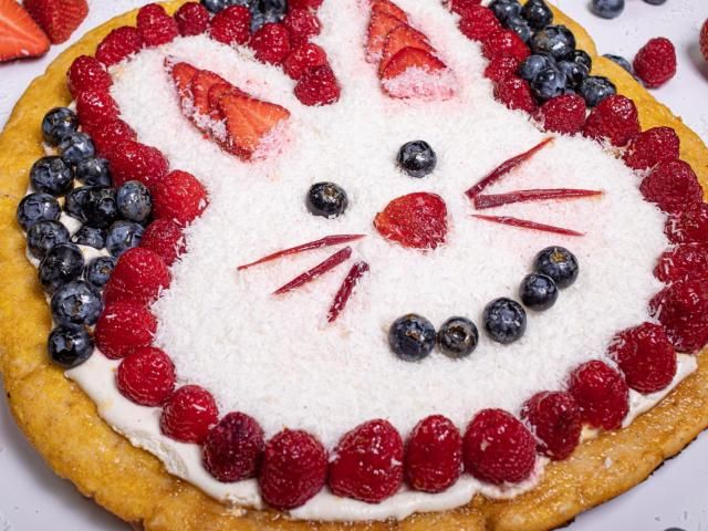 Recipe: Easter bunny fruit pizza