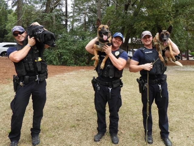 How dog companions help police officers and the community