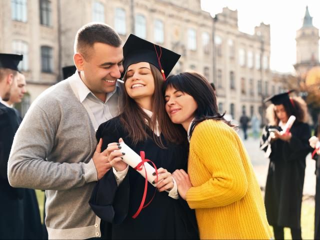 What parents should know about student loan options