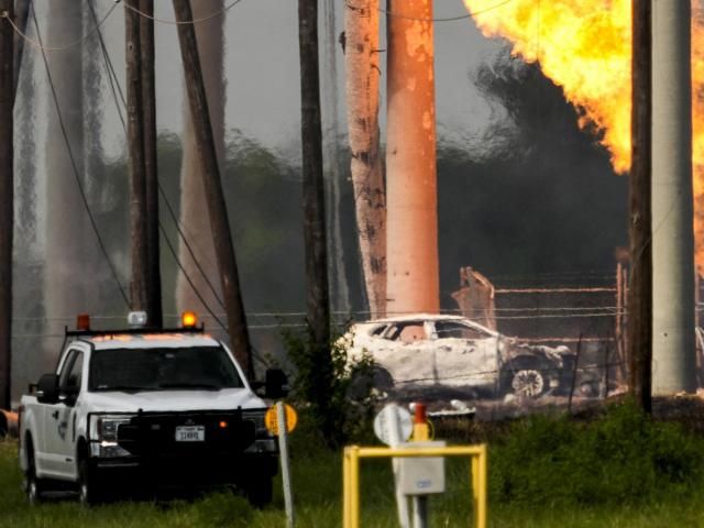 Pipeline Fire in Houston Suburbs Burns for Third Day, Prompting ...