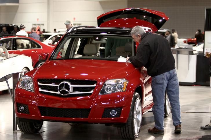 Luxury dealers rank higher with car buyers