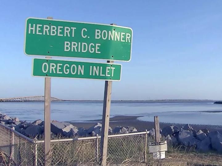 Charter boat hits Bonner Bridge