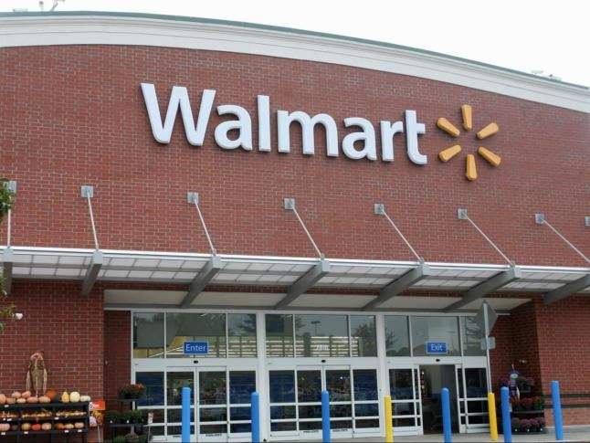 Walmart employee shot by angry customer in Pineville