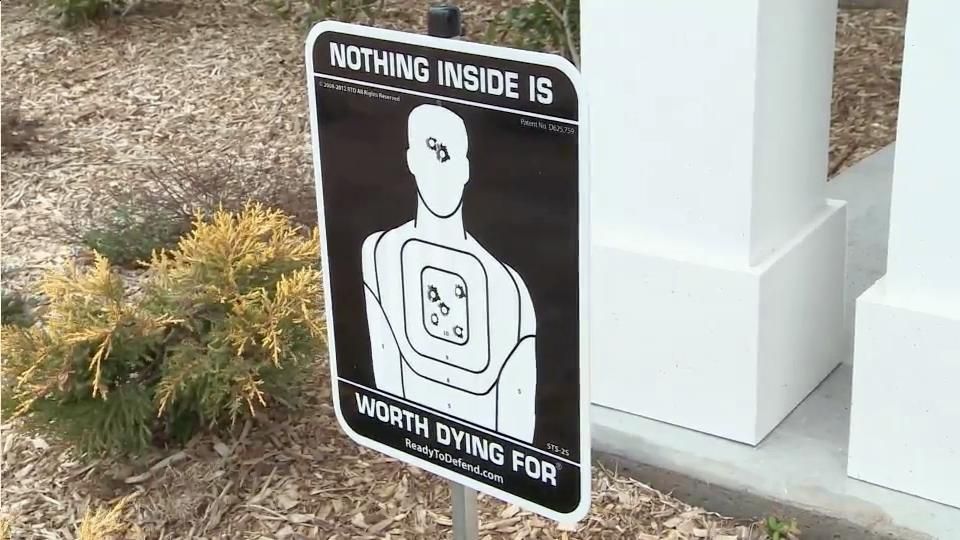 Cary neighborhood takes aim at woman's anti-crime sign