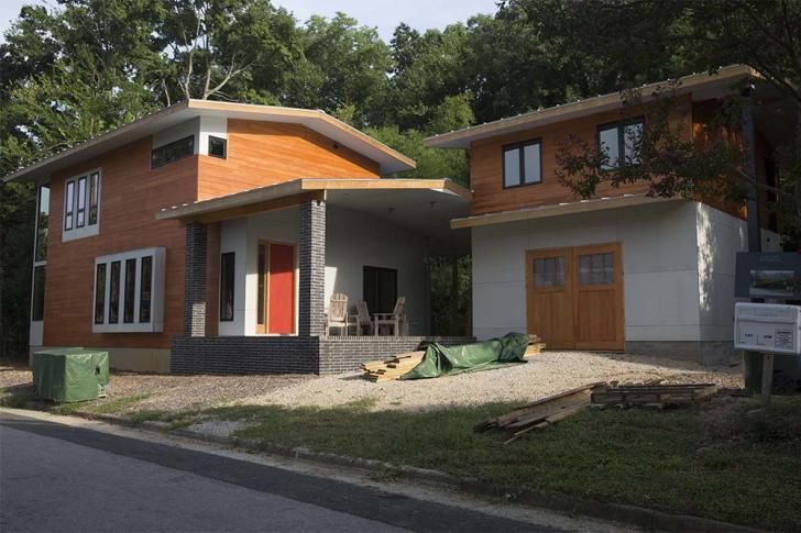 Oakwood residents face off over controversial modern house