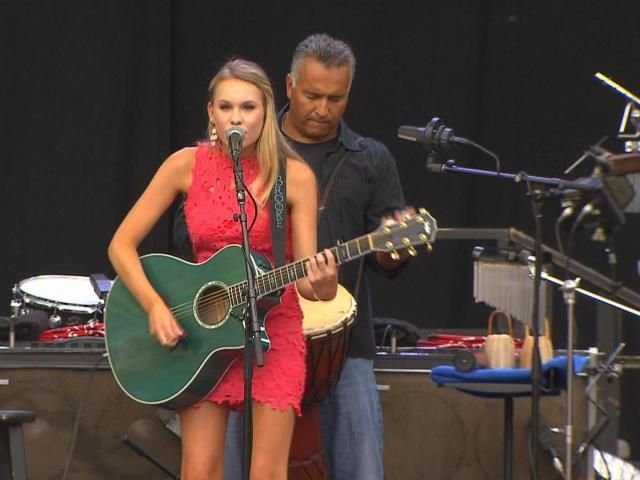 15-year-old local singer opens for Willie Nelson at Koka Booth Amphitheater