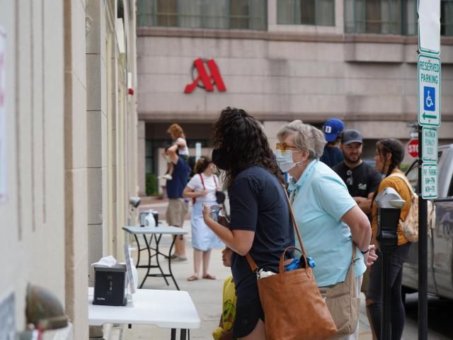 US retail sales declined in January by much more than expected