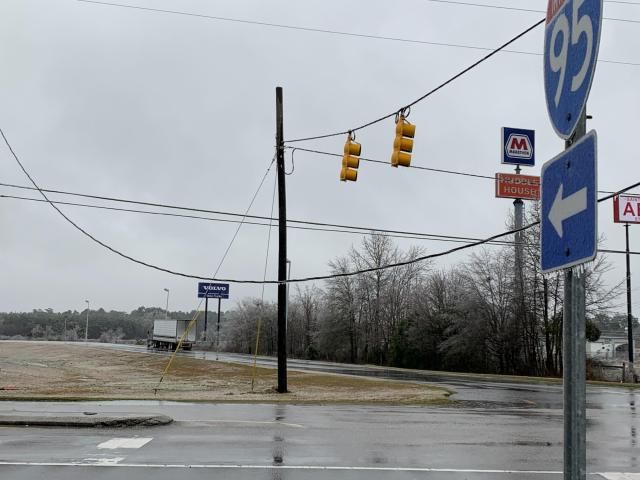 I-95 reopens in Robeson County after crews fix low-hanging power lines
