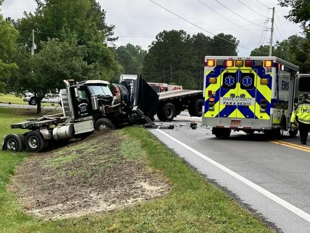 Crash between 18-wheeler and SUV leaves 2 dead in Zebulon
