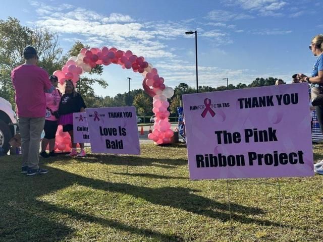 Thousands come out to run for breast cancer awareness