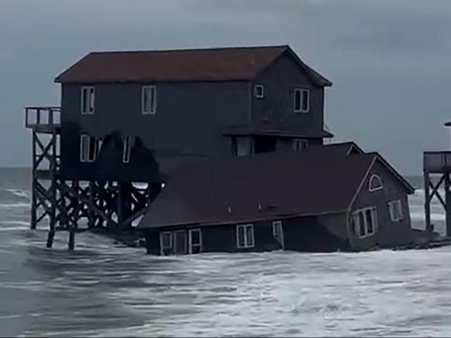 Outer Banks home collapses into Atlantic Ocean, marks third collapse in ...