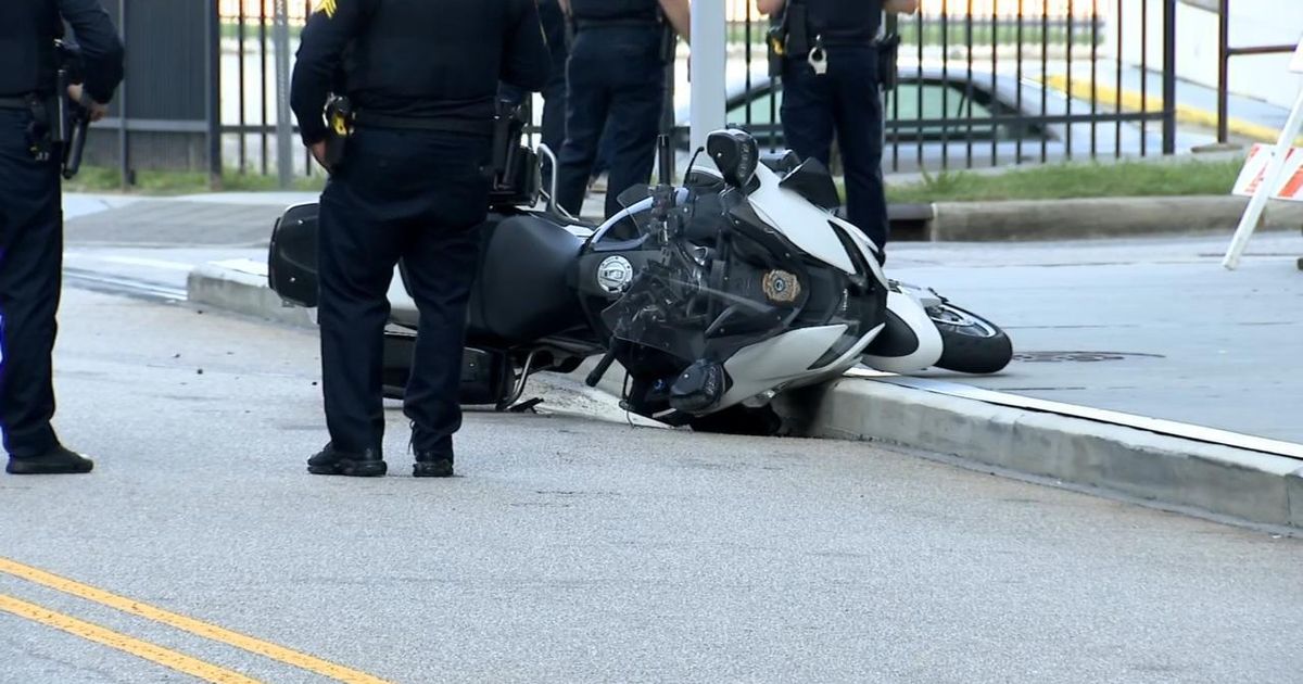 Raleigh officer crash: No serious injuries after van, police motorcycle ...