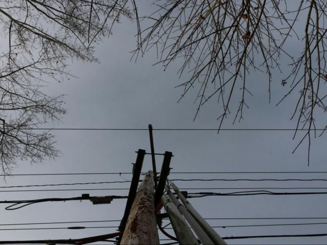 1,800+ power outages reported in Lee County