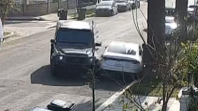 Mom stops burglars by crashing into getaway car