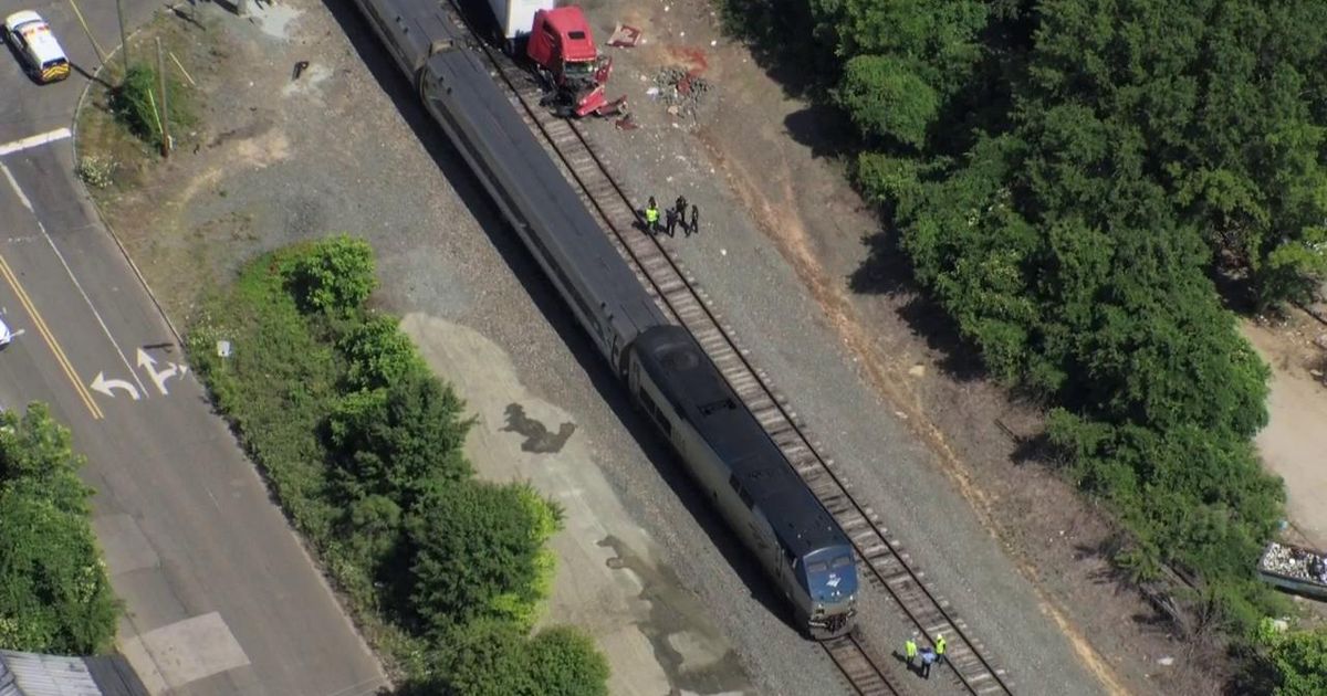 Train hits tractor-trailer in downtown Durham :: WRAL.com