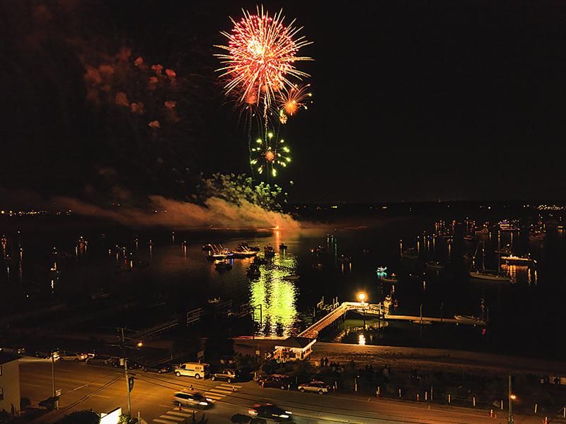 Holiday flotilla celebrates 30 years