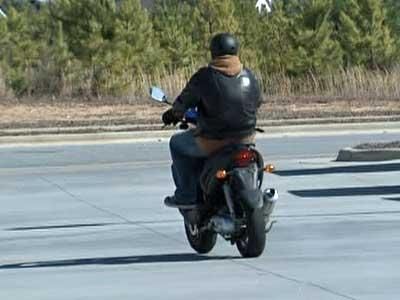 Lawmaker pushes licenses for scooter, moped drivers