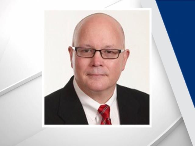 Lee County commissioner dies of COVID-19