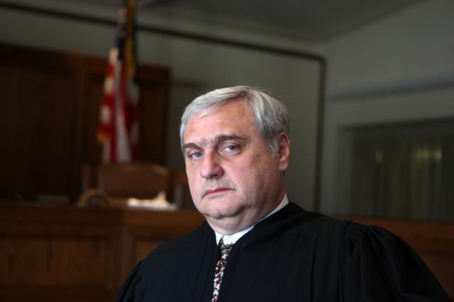 Kozinski, Federal Judge, Retires Abruptly After Sexual Harassment ...