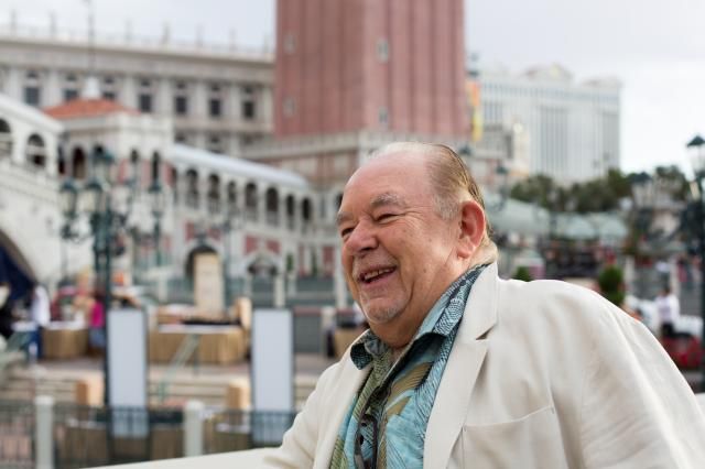 Robin Leach, 76, ‘Lifestyles of the Rich and Famous’ Host, Dies