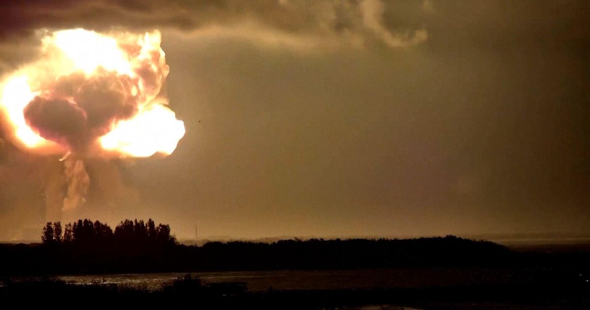 Blue Origin rocket explodes on the launch pad during an engine-firing ...